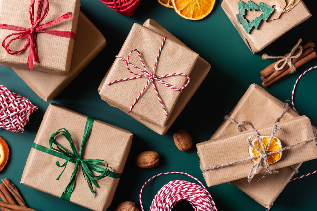 Unique Corporate Gifts Oman for Every Occasion - WCT Gifts